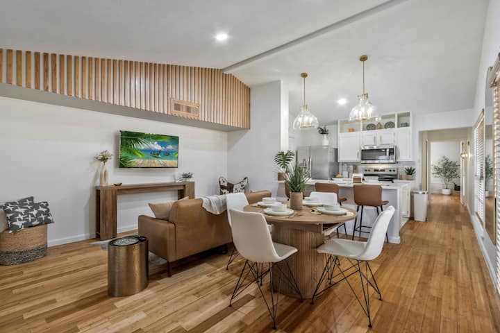 Modern Designer Cozy House. - Frisco, TX