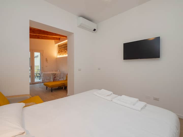 Luxury Apartment - Flumendosa 5 - Milan Linate Airport (LIN)