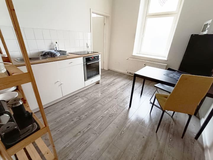 Central Apartment With 3 Separate Bedrooms - Zeitz