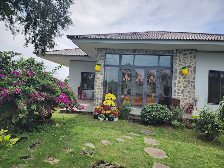 H'mong Sister Garden - Duc Tai