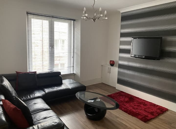 Raeburn - 1 Bed, 10 Mins Walk From Union Street - Aberdeen