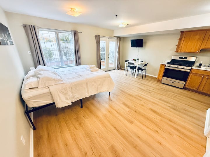 Cozy Urban Retreat In The Heart Of Downtown - Elizabeth, NJ