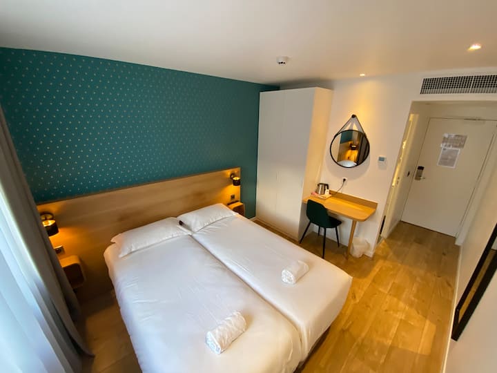 Chambre Twin En Centre Ville – Hôtel Oskar - Annemasse