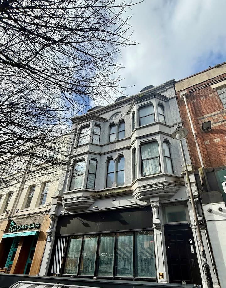 6 Bedroom Cardiff City Centre Townhouse New! - Cardiff