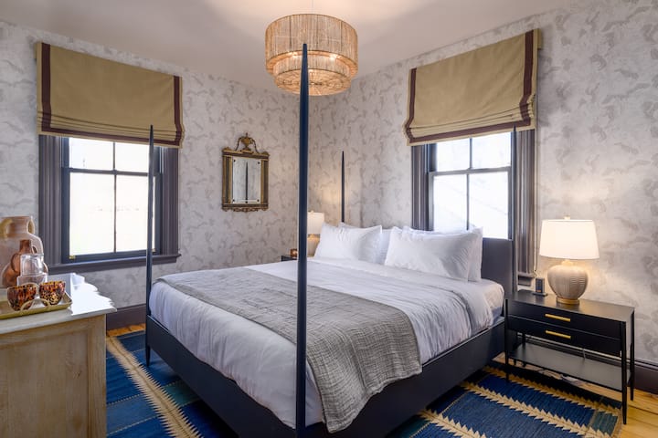 Sanctuary Suite With King Bed In Newport - Newport, RI
