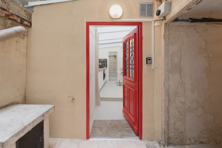 The Little Red Door - La Suite - Párizs