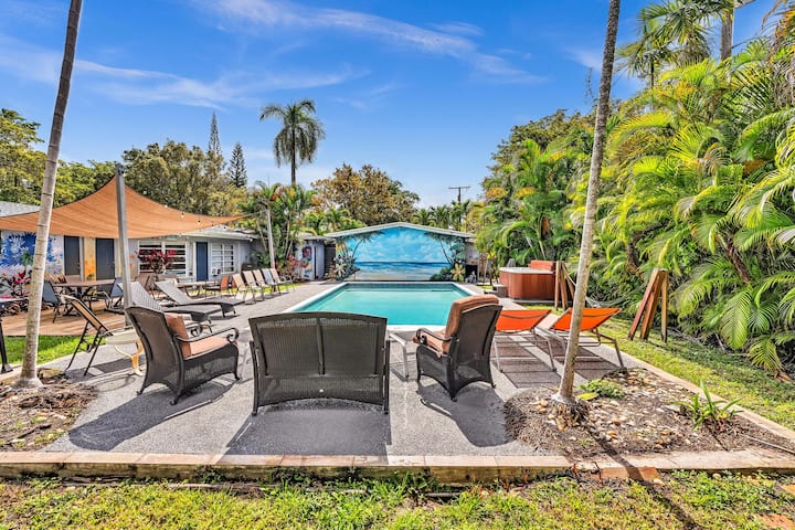 Hollywood Castle Palace 7 Bedrooms 4 Baths Pool - Hollywood, FL