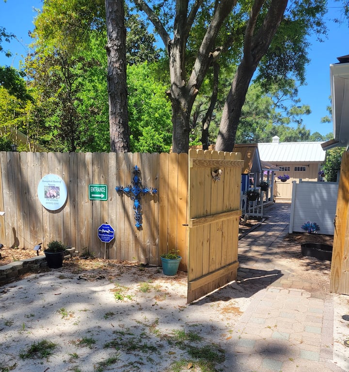 Bunnychick Haven Of Navarre Wellness Retreat - Navarre, FL