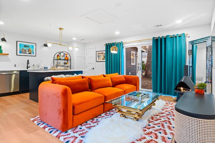 Modern Escape | Walk To Top Eats, Bars & Ut - Austin, TX