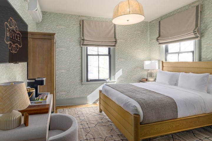 The Whale Suite – Historic Coastal Luxury Newport - Newport, RI