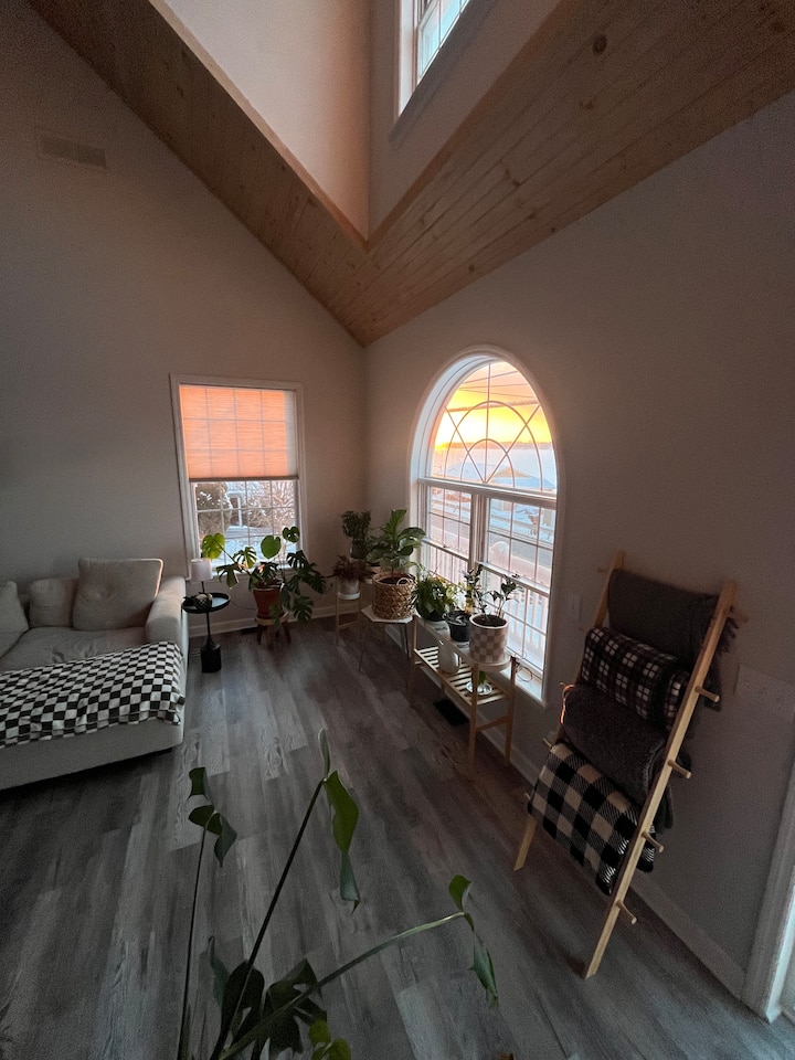 Saratoga Sunset Lake House - Saratoga Springs, NY