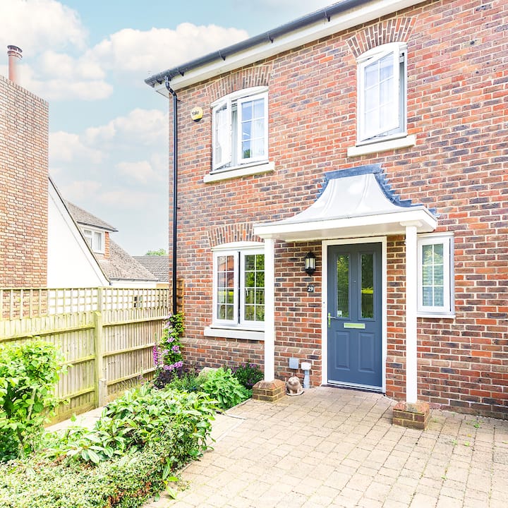 Riverside Stays 3-bed House - Campton
