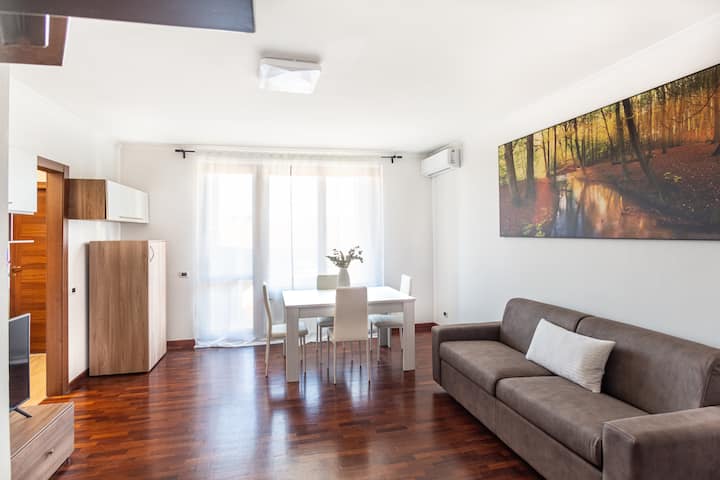 Rho Fiera • Elegant And Big Apt Green And Relax - Limbiate