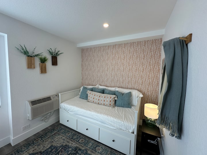 E126 Tranquil Studio @ Anschutz - Aurora, CO