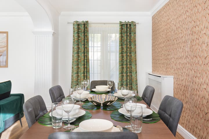 The Meadows - Sky Studios - 4 Beds - Hertfordshire