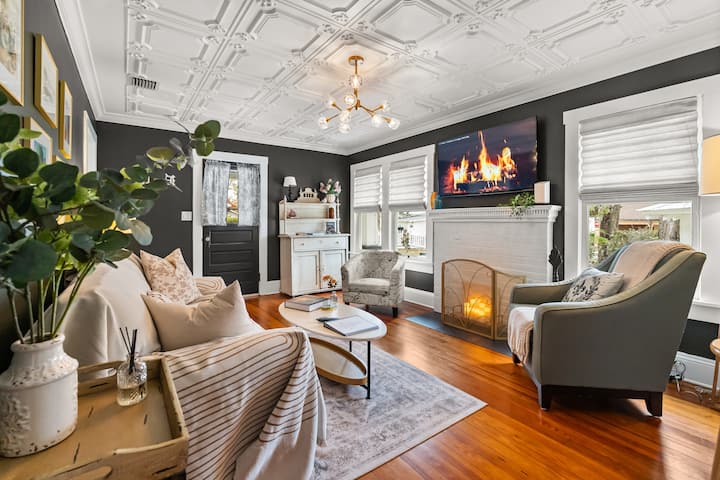 The Parisian Cottage - Mount Dora, FL