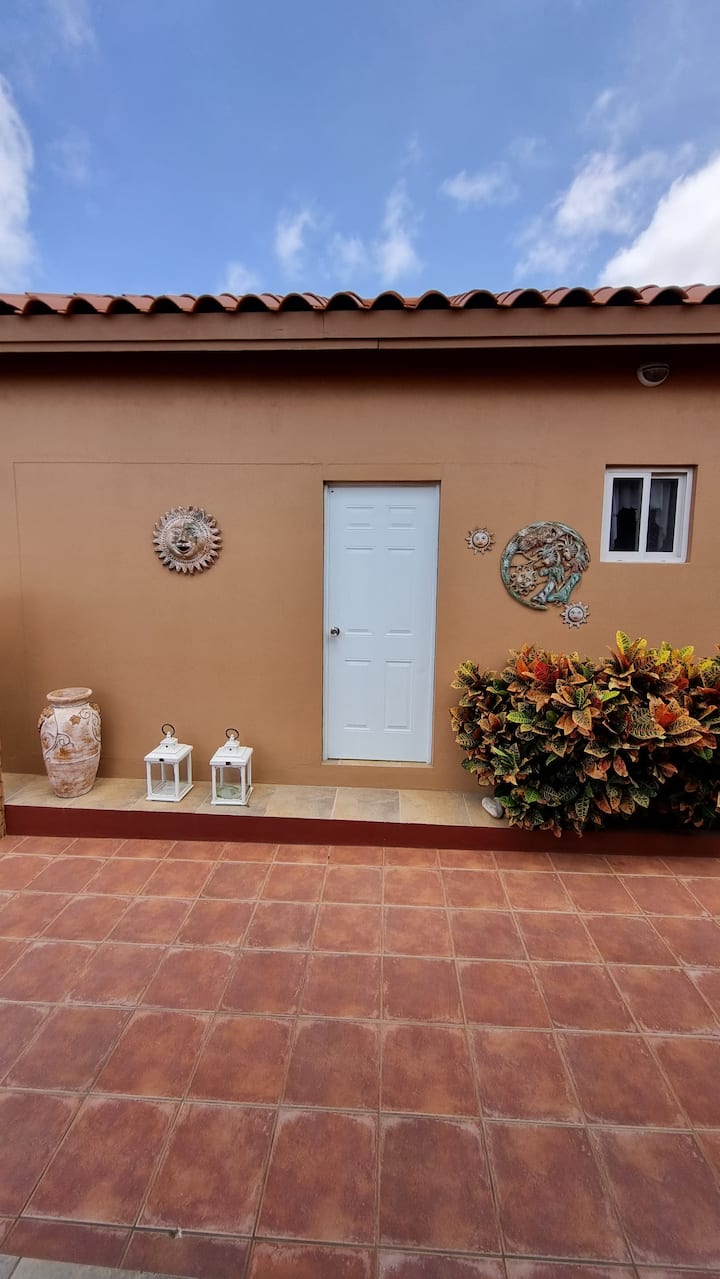 Cozy Poolside Studio Escape - Aruba