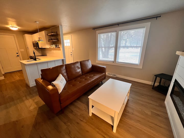 Cozy, Modern 2 Bed Duplex In De Pere - Wisconsin