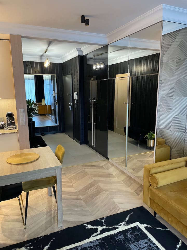 Golden Mood City Apartment - 樂斯拉夫