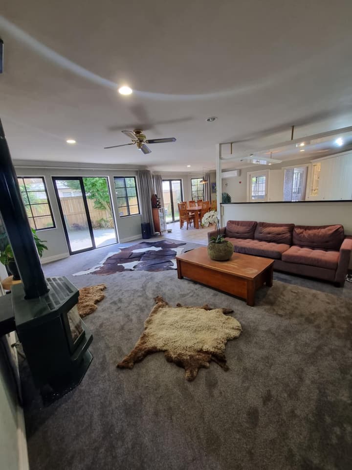 Spacious Room With Balcony - Upper Hutt