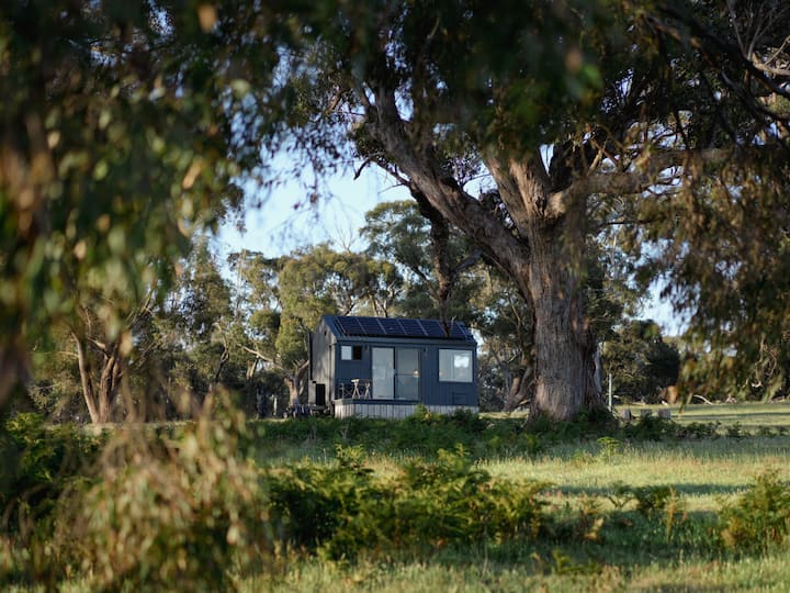 Cosy & Secluded Off-grid Cabin With Lake Access - Kyneton