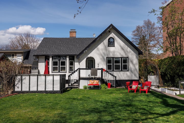 Cute & Cozy Heritage Home - Kelowna