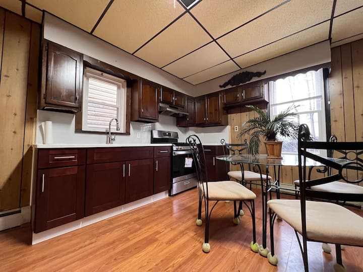 Nyc Next Door From This Cozy 2br - Bloomfield, NJ