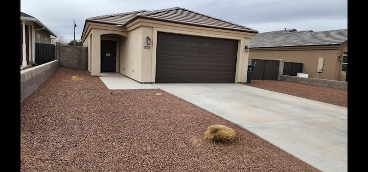 Fabulous New Home. (Garage Access) - Kingman, AZ