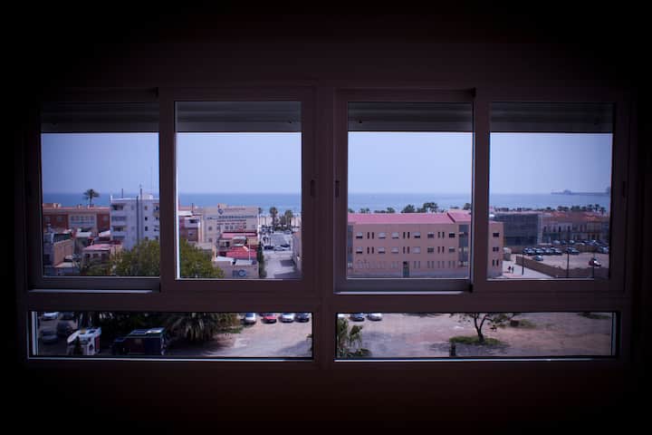 Habitación Grande En Cabanyal - Valencia