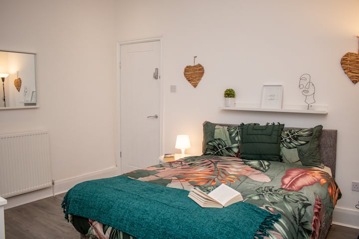 Cozy Private Room In Shared Home - Guernsey