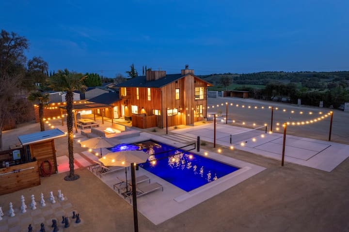 Cedar House | Pickleball, Saltwater Pool, Sauna - Paso Robles, CA