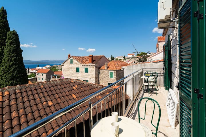 Stone House With Two Balconies And The Sea View - Bol