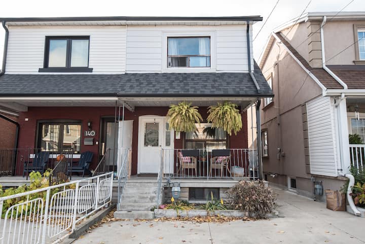 Lovely 1 Bdr + Den Apartment In Stockyards T.o. - Toronto