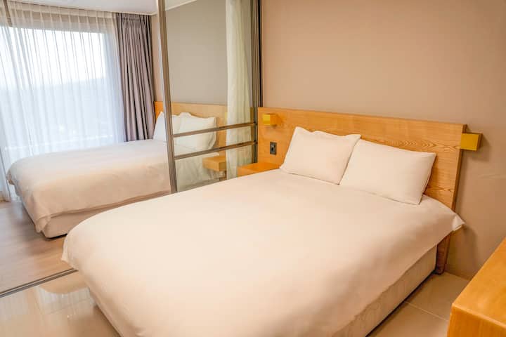 [초고층 블루테라] 넷플릭스, 장기숙박 할인, 취사가능, 무료주차, 속초해변 도보5분 - Sokcho