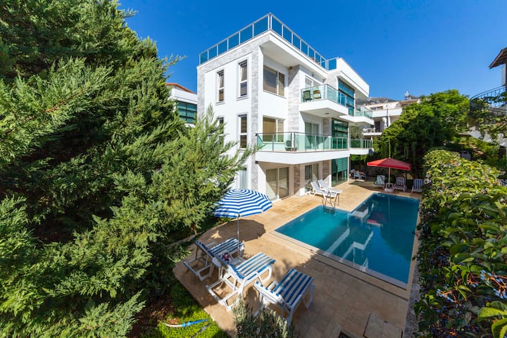 Merkezi, Kalabalık Ailelere Uygun Villa - Kalkan