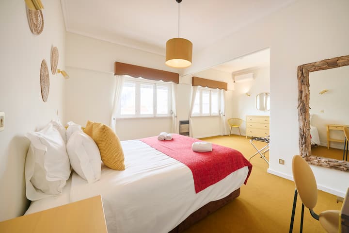 Nostalgic 70s Stay W Sunset Balcony, By Timecooler - Lisbon