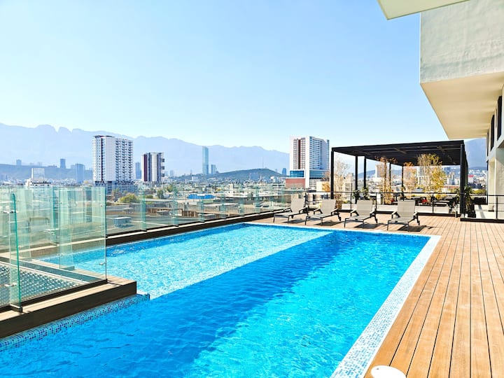 Glamorous New Apt @Downtown W/pool + Parking + Ac - Monterrey