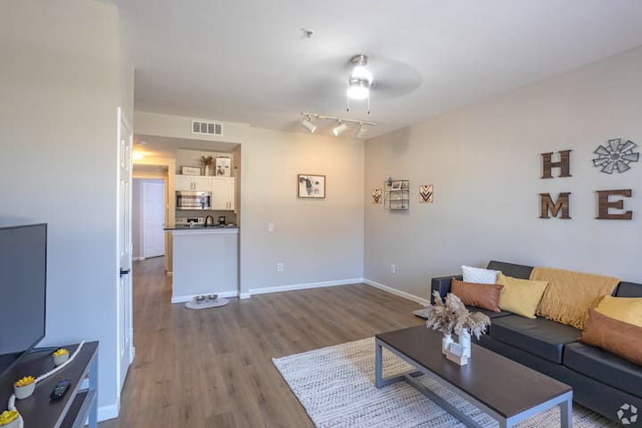 Milestone Retreat Luxury Furnished Private Room - Stillwater, OK