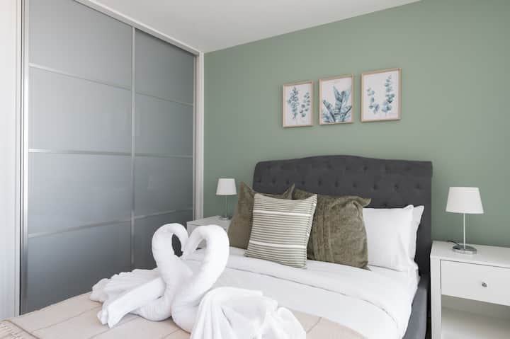Breathtaking Views, Central Mk & Free Parking! - Milton Keynes