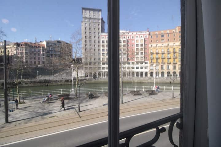 Céntrico Y Con Hermosas Vistas. - Bilbao