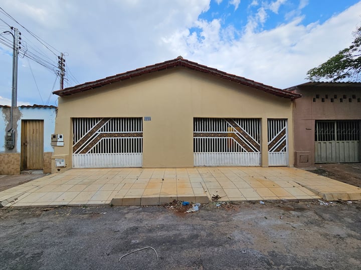 Casa 3q + Kitnet 1q, 2garagens - Trindade