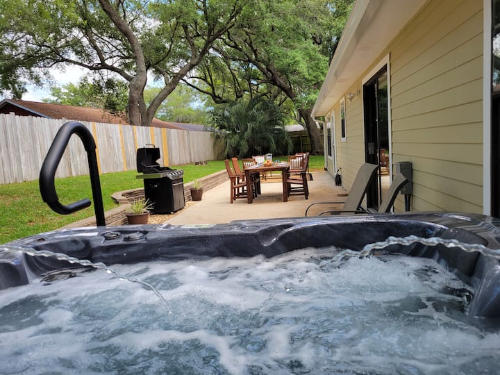 Coastal Stay ~ Hot Tub/minutes To Beach/bay Access - Gulf Breeze, FL