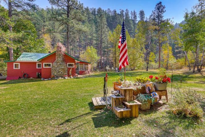 Grizzly Gulch Cabin, Historic - Mount Rushmore National Memorial