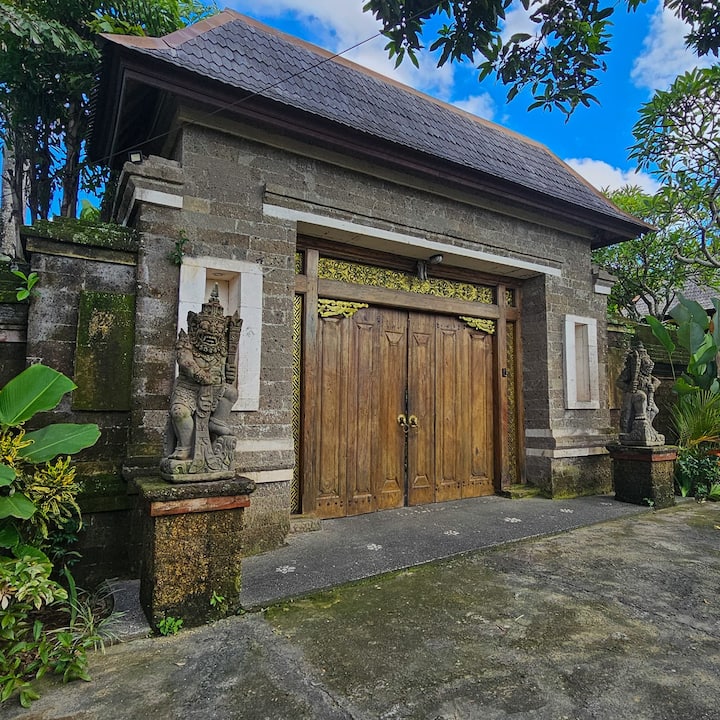 Exotic 5br Villa With Serene Ambiance - Sanur