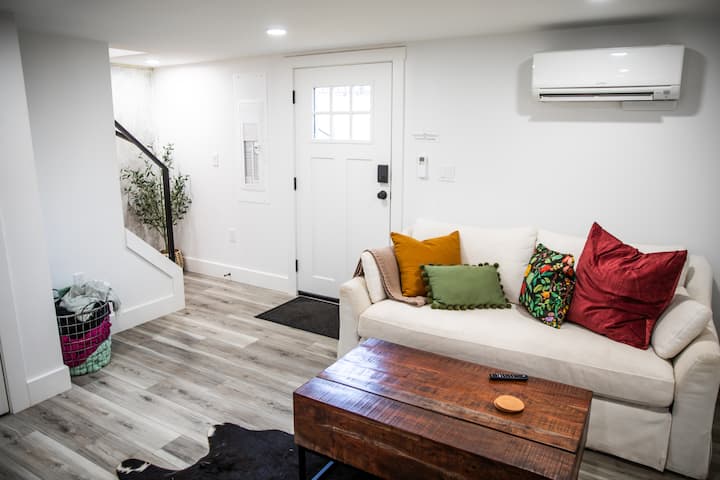 Clean And Modern Guest House - Vancouver, WA