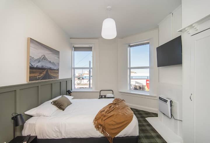 Deluxe Queen Ensuite & Free Continental Breakfast - Timaru