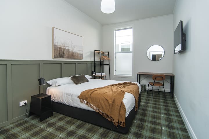 Classic Queen W/ Free Continental Breakfast - Timaru