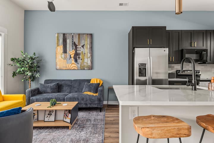 The Preds' Place | 2 Miles-bdwy - Nashville