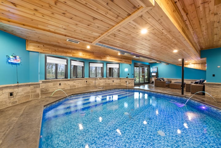 South Elder Acres: Spacious Cabin W/pool & Hot Tub - Lake Geneva