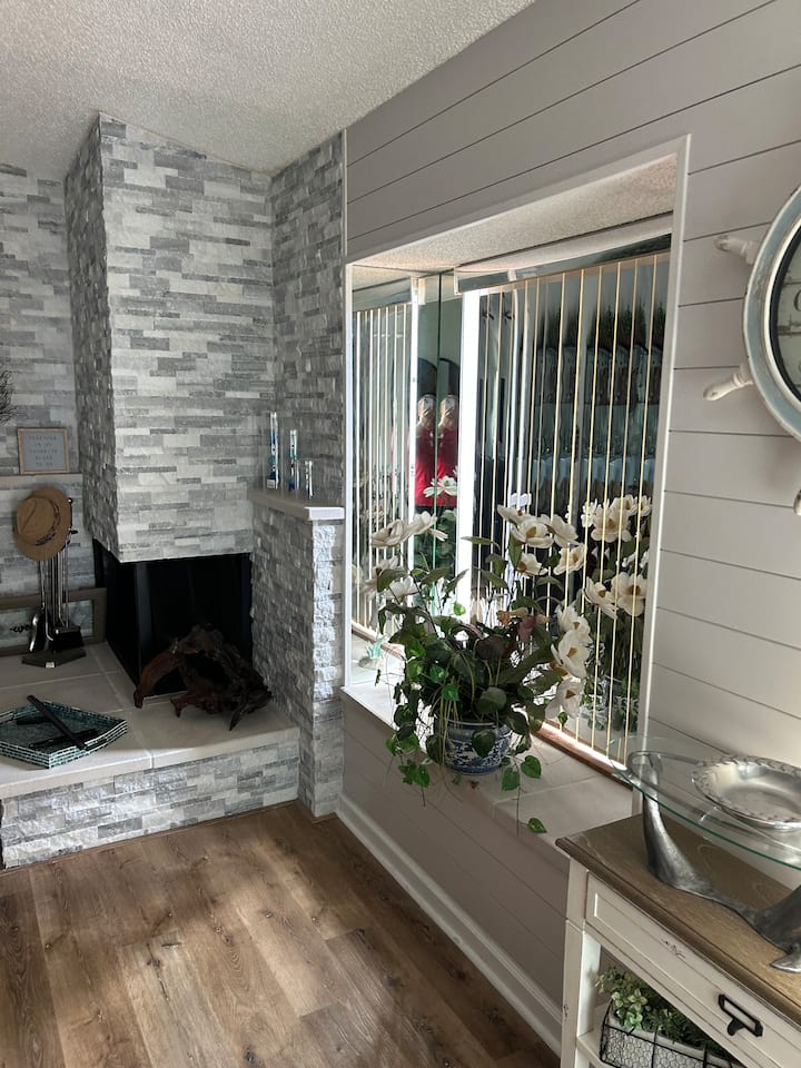 Gulf Breeze Enchanting Home - Pensacola Beach, FL